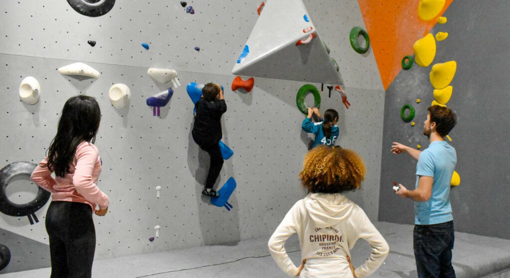 Cours d'escalade à Blocbuster La Défense